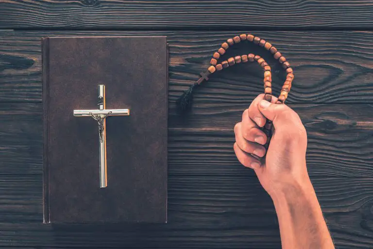 SANTO ROSARIO » ¿Cómo Rezarlo? Guía Paso A Paso Con Vídeo